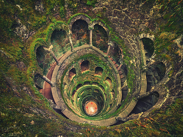 30 Mesmerizing Examples of Spiral Staircase Photography