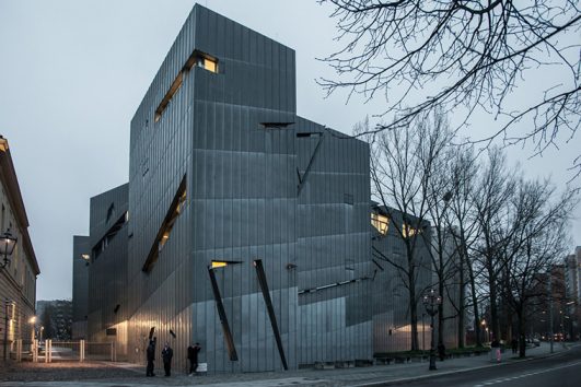 Famous Monuments And Memorial Buildings Around The World